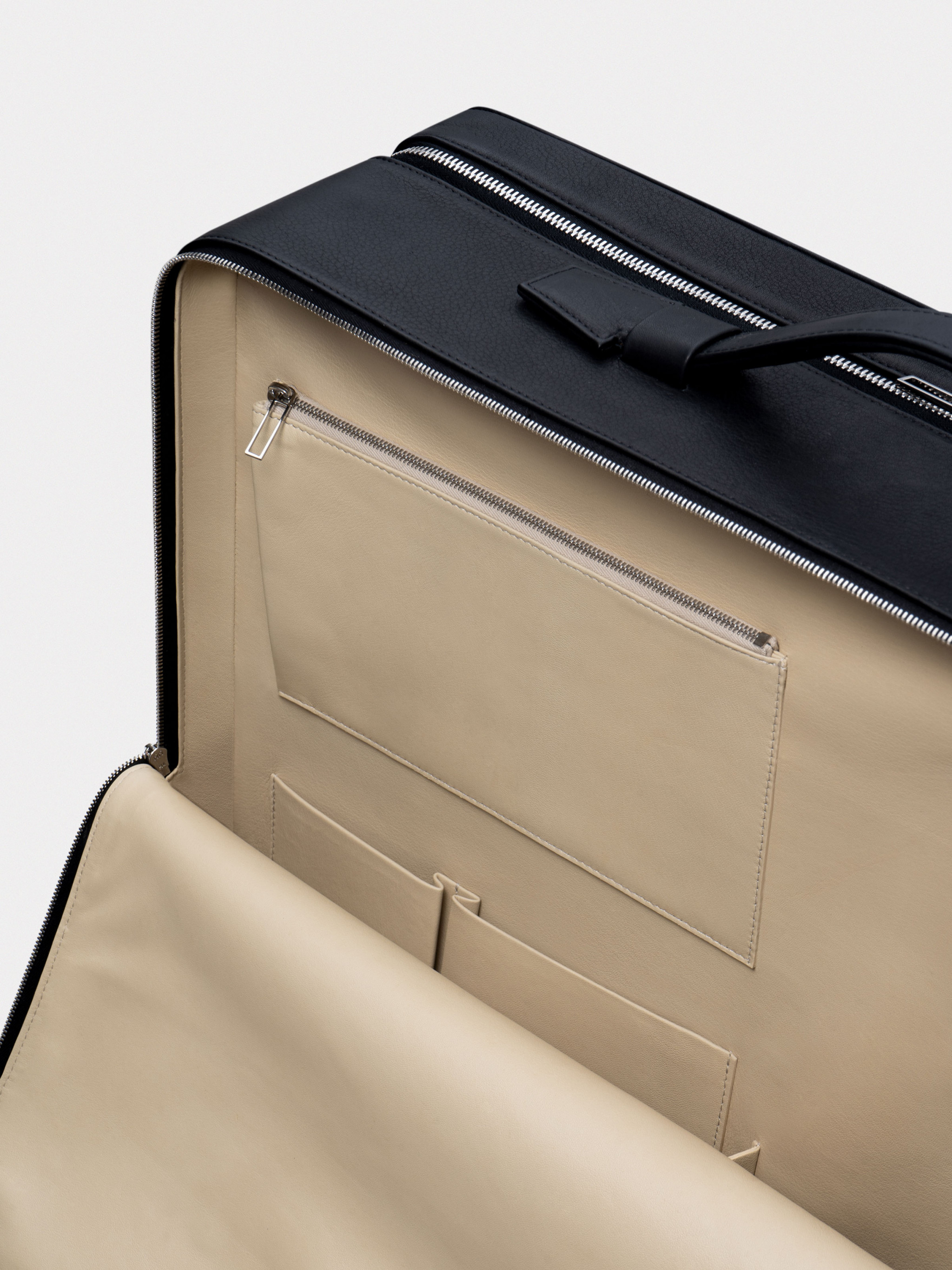 SUIT-CASE travel suitcase in black calfskin leather | TSATSAS