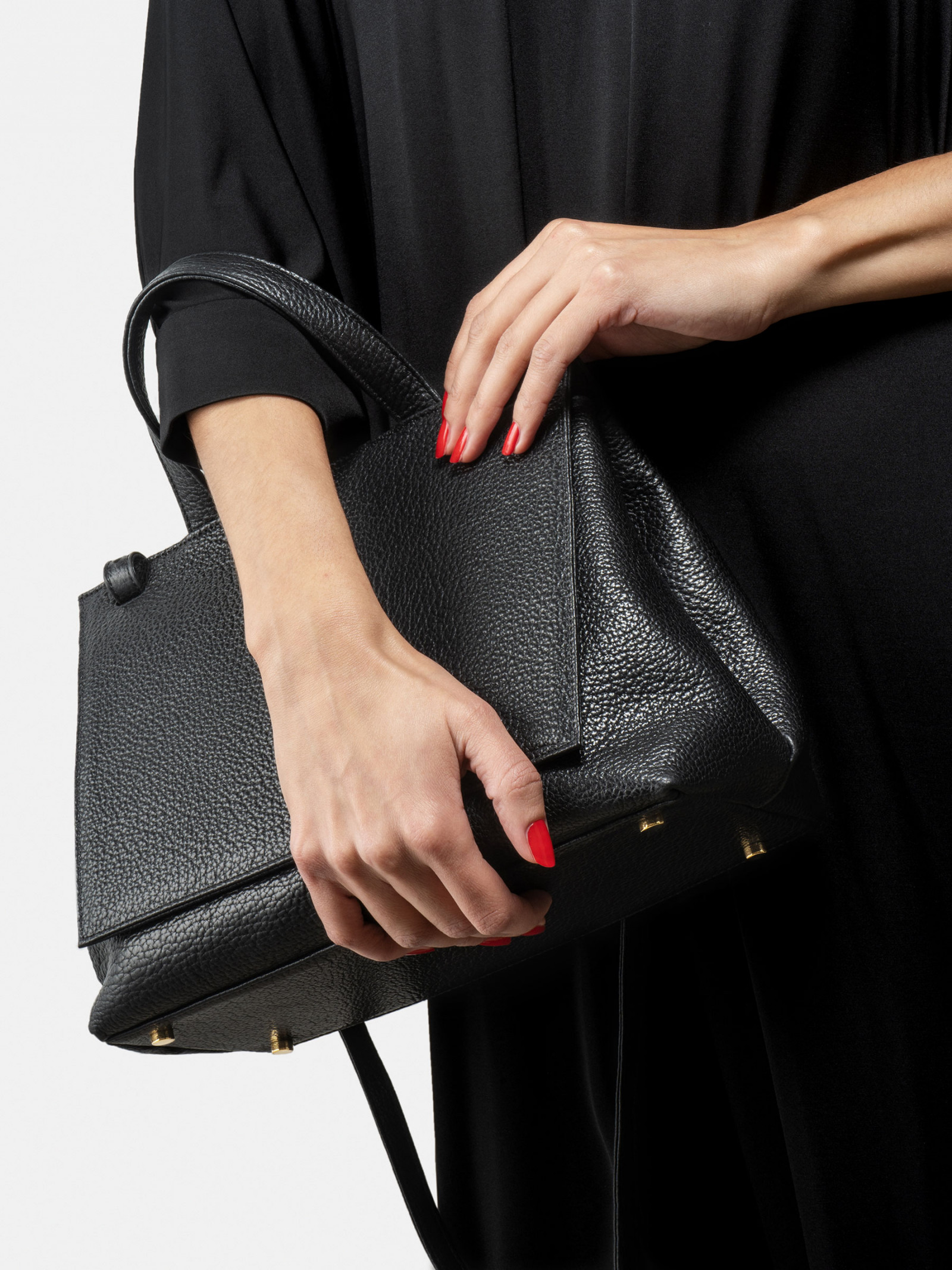 ADA shoulder bag in black bison leather | TSATSAS