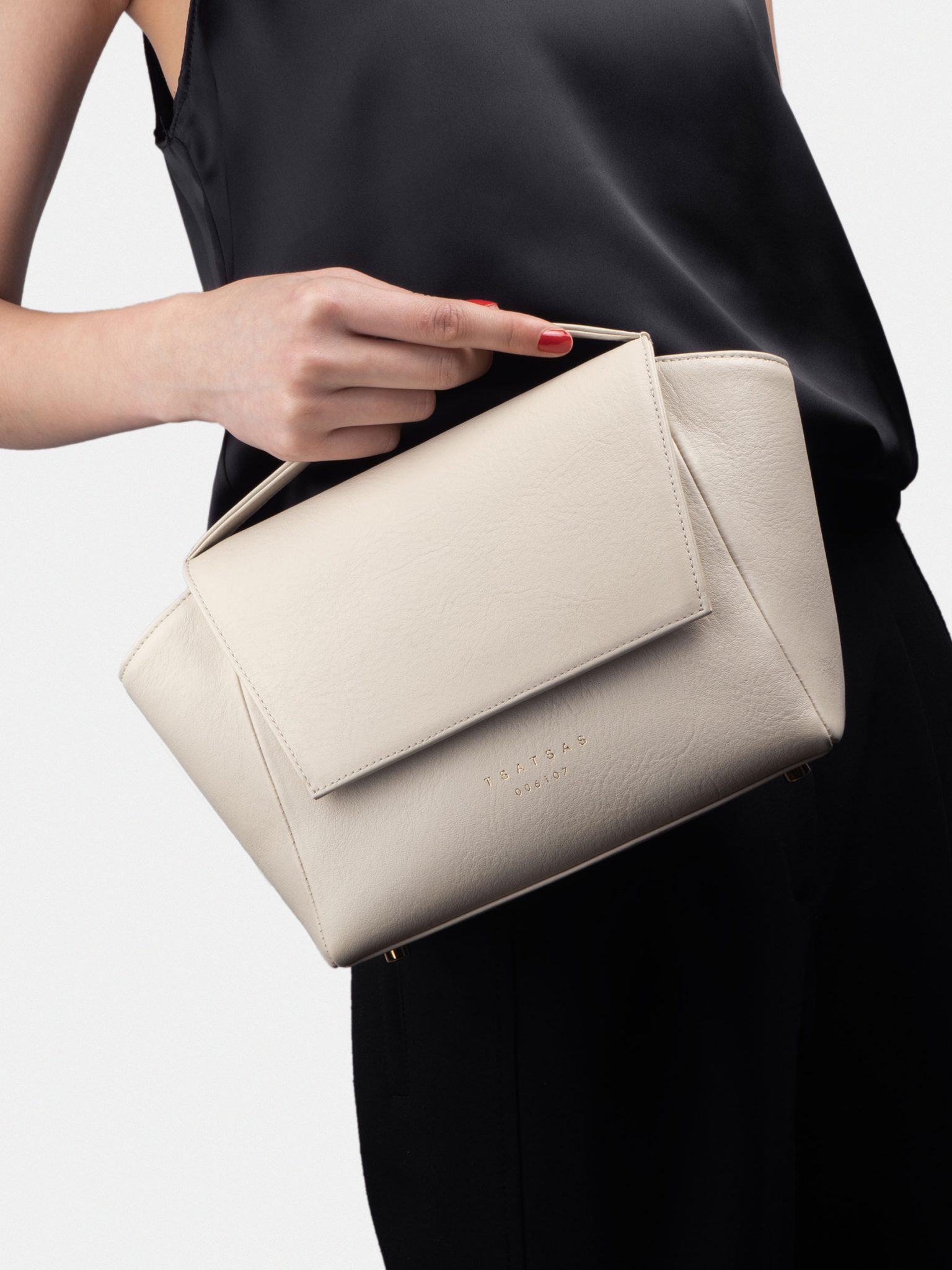 NEA 1 hand and shoulder bag in ivory calfskin leather | TSATSAS